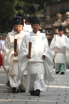Japanese Shinto Priests Wearing Traditional Clothes Editorial Stock ...