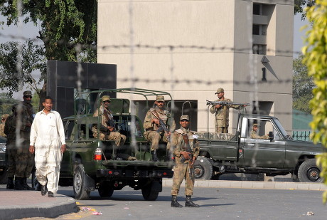 Pakistani Army Soldiers Take Positions Outside Editorial Stock Photo ...