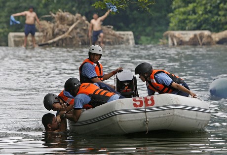 Filipino Police Rescue Drowning Man During Editorial Stock Photo ...