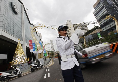 Singapore Traffic Police Officer Directs Traffic Editorial Stock Photo ...