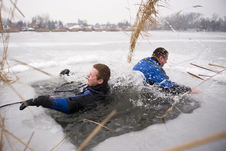 Divers Hungarian Special Rescue Team Istvan Editorial Stock Photo ...