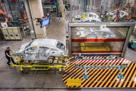 250 Chassis assembly line Stock Pictures, Editorial Images and Stock ...