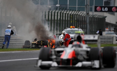 38 Formula one car in flames Stock Pictures, Editorial Images and Stock ...