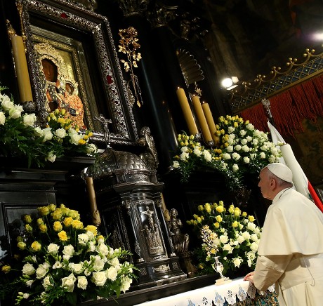 Pope Francis C Prays Black Madonna Editorial Stock Photo - Stock Image ...