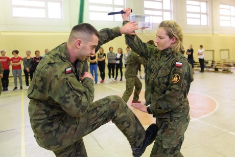 77 Techniques of self defense Stock Pictures, Editorial Images and ...