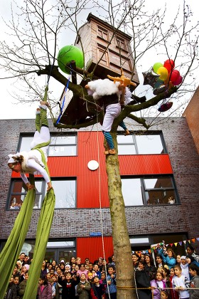 Two Artist Release Treehouse While Pupils Editorial Stock Photo - Stock ...