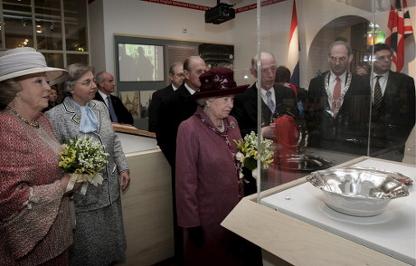 Queen Elizabeth Ii Queen Beatrix Netherlands Editorial Stock Photo ...