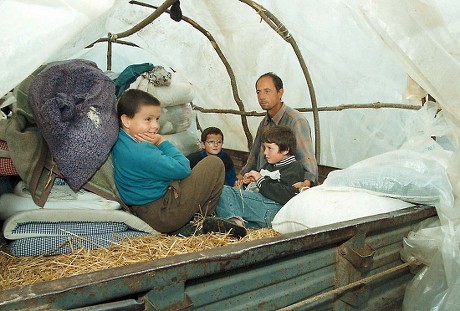 Brolic Kosovo Yugoslavia Albanian Family Refugees Editorial Stock Photo ...