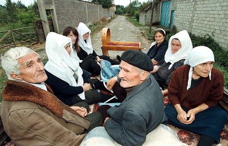 Brolic Kosovo Yugoslavia Albanian Family Refugees Editorial Stock Photo ...