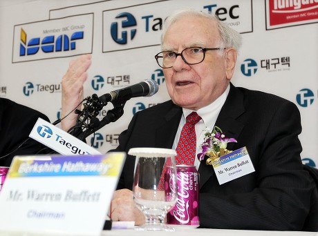 U S Billionaire Warren Buffett Holds Editorial Stock Photo - Stock ...