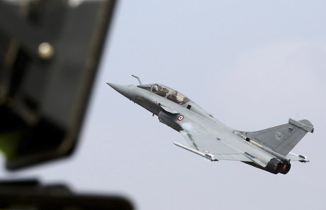 French Dassault Rafale Fighter Jet Performs Editorial Stock Photo ...