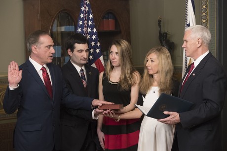 __COUNT__ Swearing-in of Secretary of Veterans Affairs David Shulkin ...