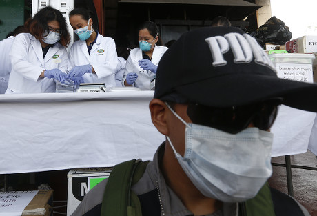 Filipino Laboratory Personnel L Philippine Drug Editorial Stock Photo ...