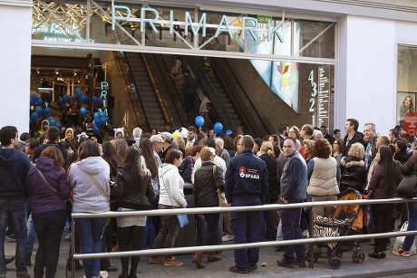 Hundreds Customers Queue Outside During Inauguration Editorial Stock ...