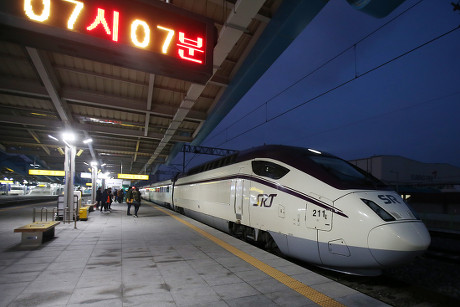 Suseo Highspeed Railway Train Enters Songjeong Editorial Stock Photo ...