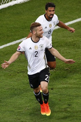 Shkodran Mustafi Front Germany Celebrates Teammate Editorial Stock ...
