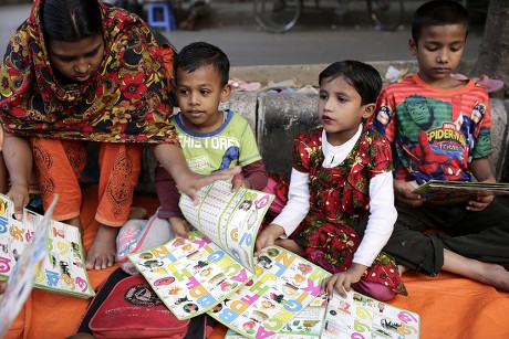Bangladeshi Unprivileged Child Tries Hold Her Editorial Stock Photo ...