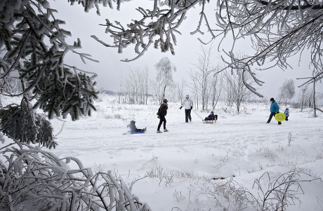 People Walk Enjoying Snow Signal De Editorial Stock Photo - Stock Image ...