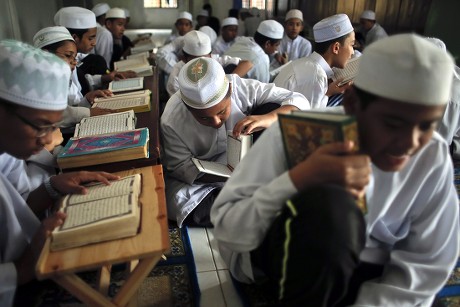 Malaysian Muslim Students Recite Holy Koran Editorial Stock Photo ...