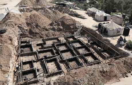 Palestinian Construction Workers Rebuild Houses Which Editorial Stock ...