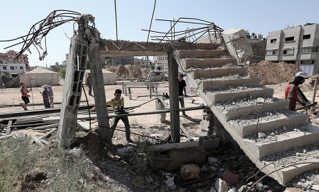 Palestinian Construction Workers Rebuild Houses Which Editorial Stock ...