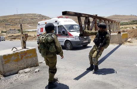 Israeli Soldiers Close Gate Checkpoint Stop Editorial Stock Photo ...