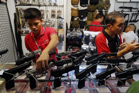 Filipino Vendors Sell Pistols 2016 Defense Editorial Stock Photo ...