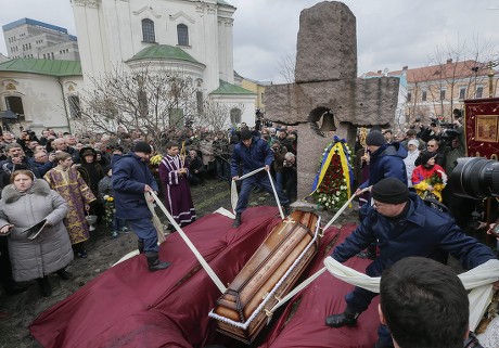 Casket Lowered Into Ground Ukrainians Attend Editorial Stock Photo ...