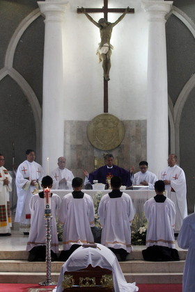Filipino Priests Front Casket Containing Remains Editorial Stock Photo ...