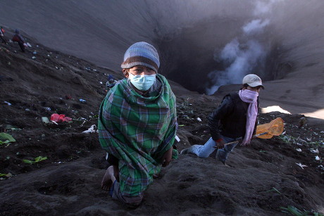 Nonhindus Villagers Wait On Edge Crater Editorial Stock Photo - Stock ...