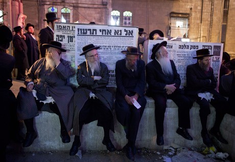 Elderly Ultraorthodox Jews Sit Listening Community Editorial Stock ...