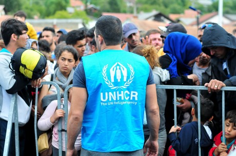 Unhcr Representative Looks Migrants Crowdinggr Border Editorial Stock ...