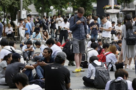 People Play Pokemon Go Park Tokyo Editorial Stock Photo - Stock Image ...