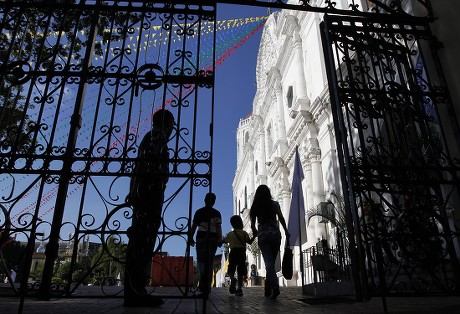 Filipino Church Goers Attend Mass Cebu Editorial Stock Photo - Stock ...