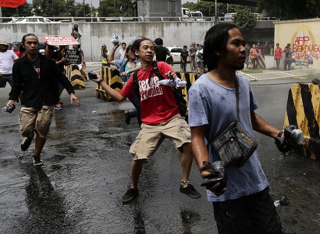 Filipino Protestors Throw Paint Bombs Gate Editorial Stock Photo ...