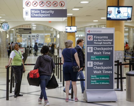 Transportation Security Administration Officers Scan Air Editorial ...