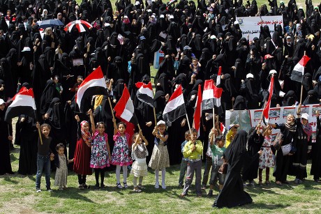 Houthi Supporters Yemeni Children Chant Antisaudi Editorial Stock Photo ...