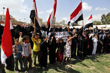 Houthi Supporters Yemeni Children Shout Antisaudi Editorial Stock Photo ...
