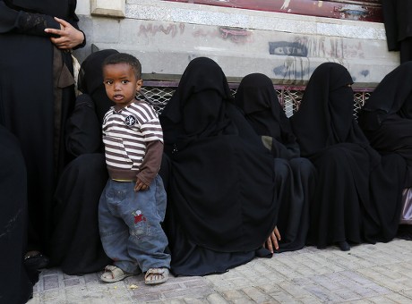 Young Yemeni Stands Members Akhdam Community Editorial Stock Photo ...