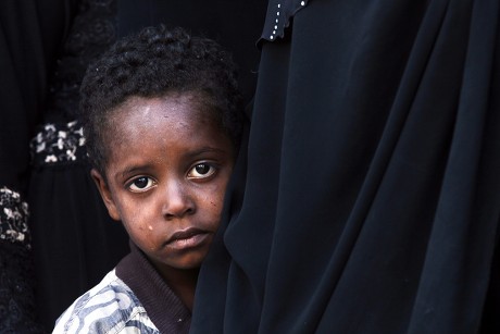 Young Yemeni Stands Members Akhdam Community Editorial Stock Photo ...