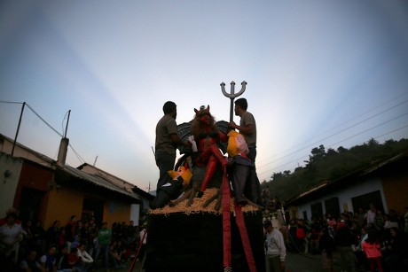 Dozens People Gather Watch Demonshaped Effigy Editorial Stock Photo ...