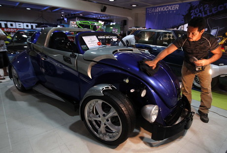 Filipino Man Polishes Modified 1978 Volkswagen Editorial Stock Photo ...