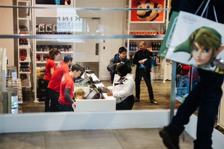 People Purchase New Nintendo Switch Nintendo Editorial Stock Photo ...