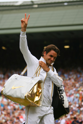 Roger Federer Switzerland Gestures Peacesign Wimbledon Editorial Stock ...