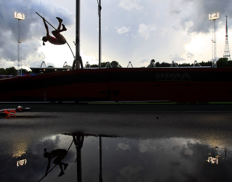 Reflection Puddle Athlete Competing Womens Pole Editorial Stock Photo ...