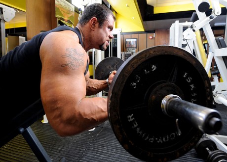 Bodybuilder Daniel Hill Demonstrates Lifting Technique Editorial Stock ...