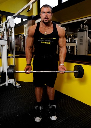 Bodybuilder Daniel Hill Demonstrates Lifting Technique Editorial Stock ...