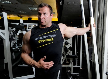 Bodybuilder Daniel Hill Demonstrates Lifting Technique Editorial Stock ...
