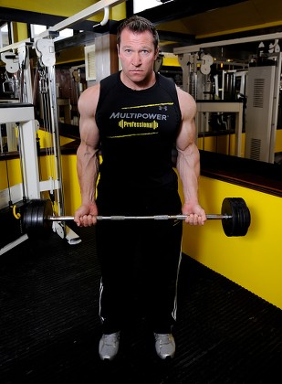 Bodybuilder Gunter Schlierkamp Demonstrates Lifting Technique Editorial ...