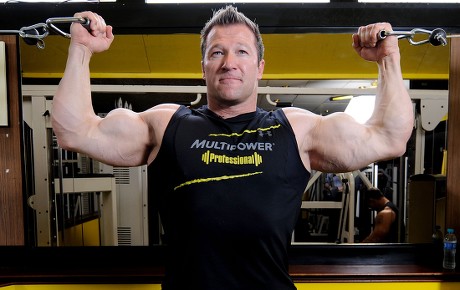 Bodybuilder Gunter Schlierkamp Demonstrates Lifting Technique Editorial ...